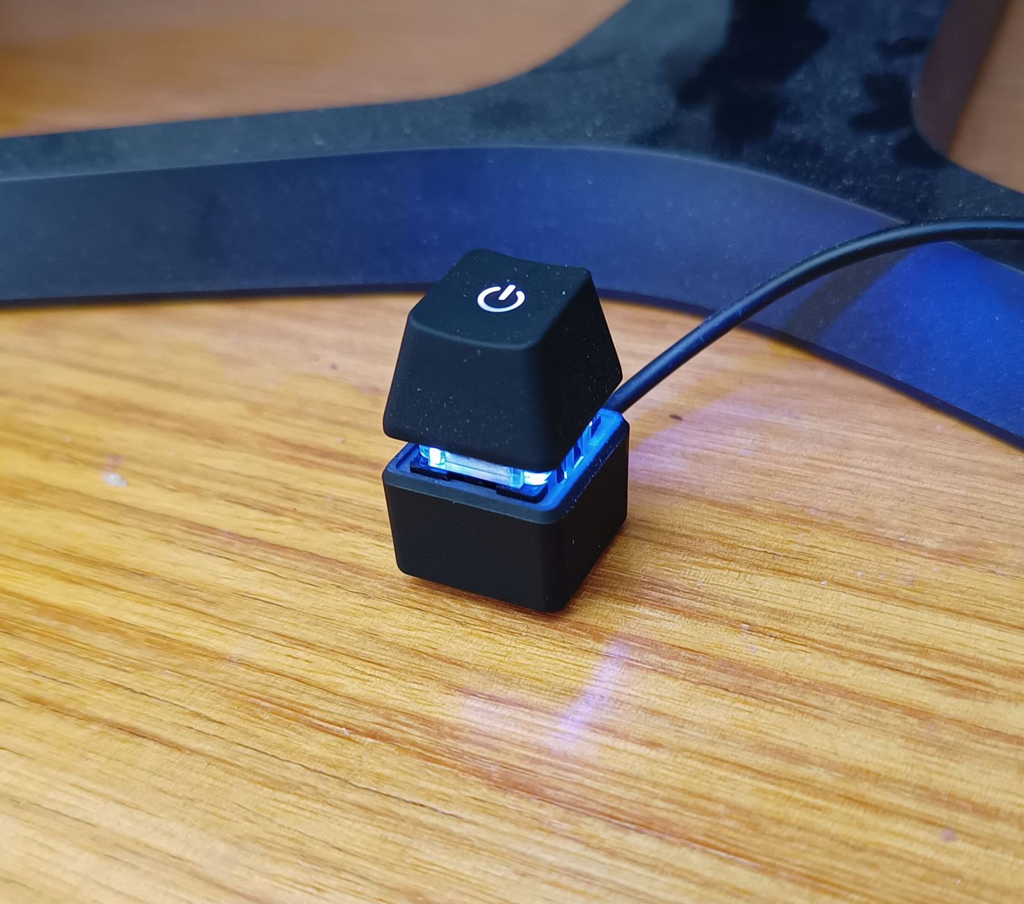 Using an AliExpress external power button for PC – Garry's blog