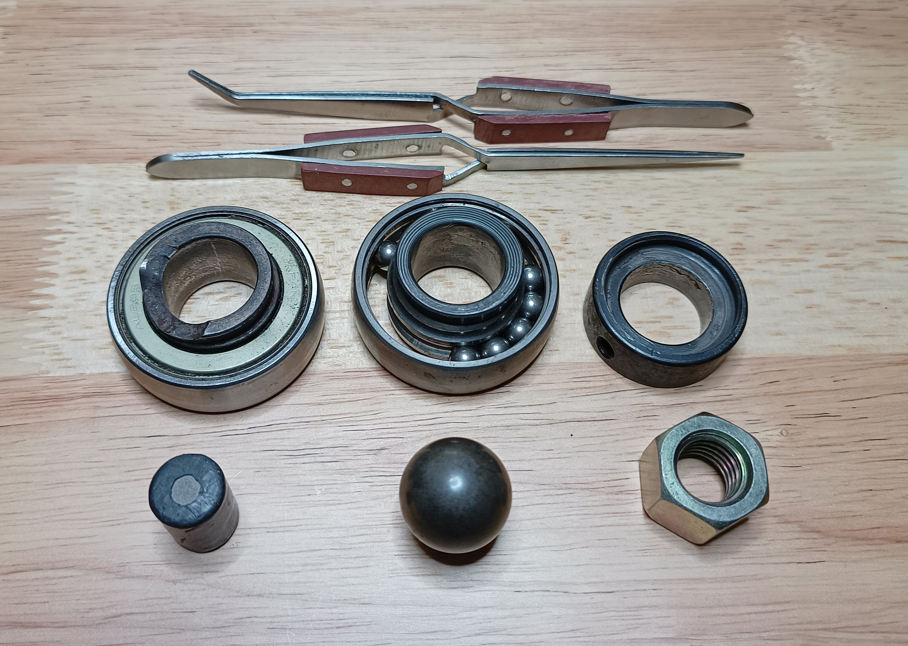 Making helping hands for soldering using odds and ends – Garry's blog