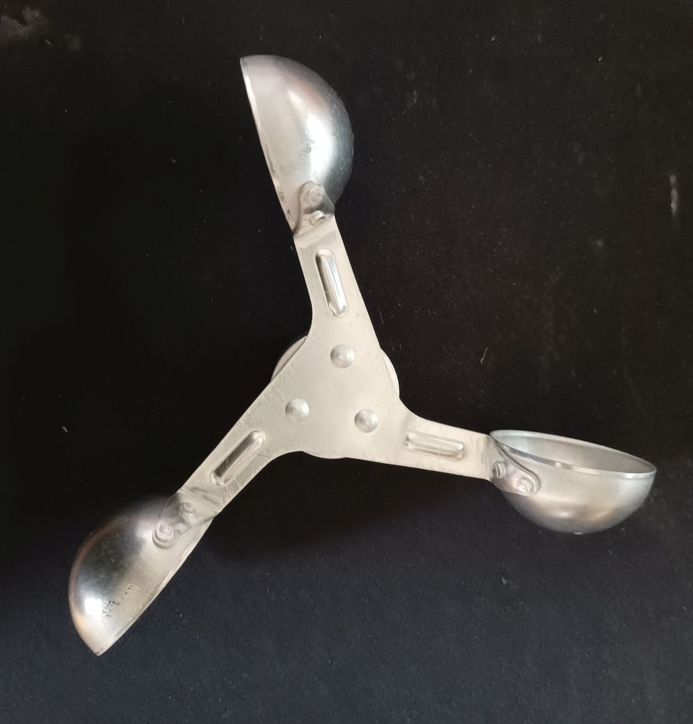 Inside a Cheap Aluminium Anemometer – Garry's blog